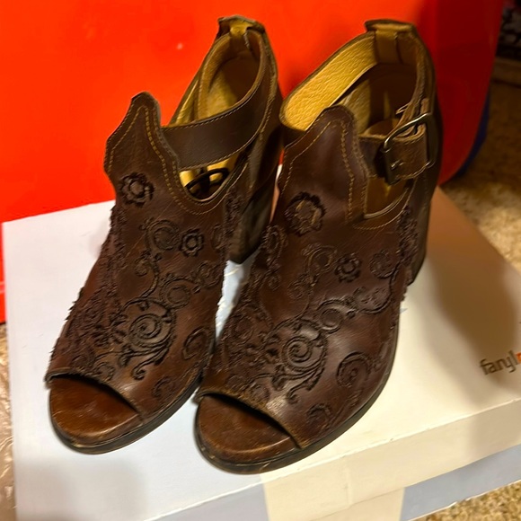 Farylrobin | Shoes | Farylrobin Peep Toe Leather Sandals | Poshmark